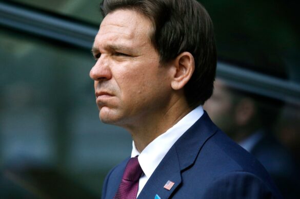 DeSantis signs new Florida congressional map into law
