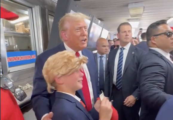 See the heartfelt moment between President Trump and a young boy at a ...