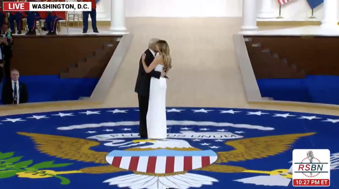 President Trump and the First Lady grace the dance floor at the ...
